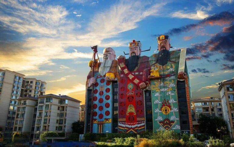 The Flying Kiss China Statue - Why it is considered one of the ugliest ...